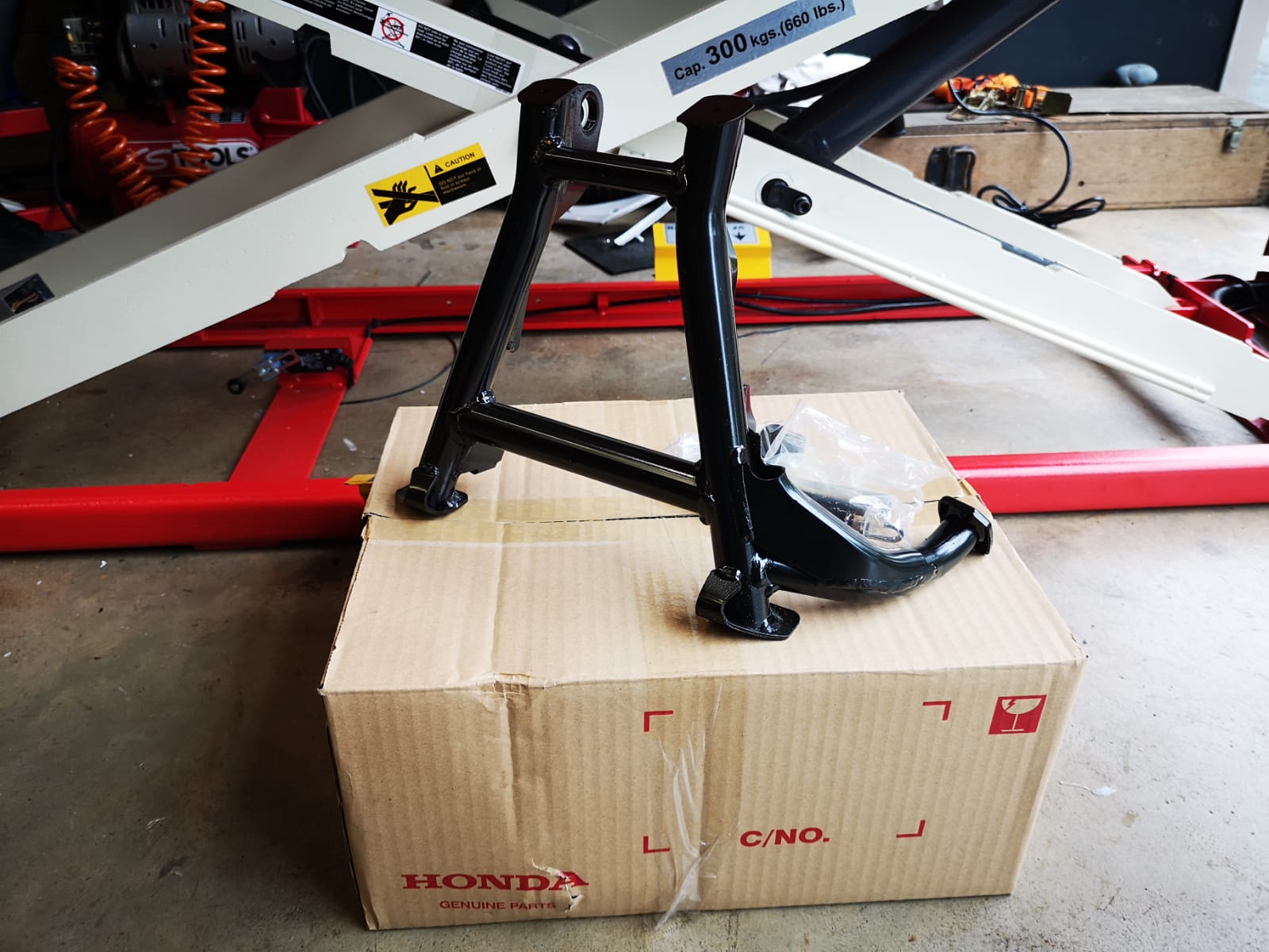 Main Stand Kit for HONDA CB 400 X – SteadyMoto